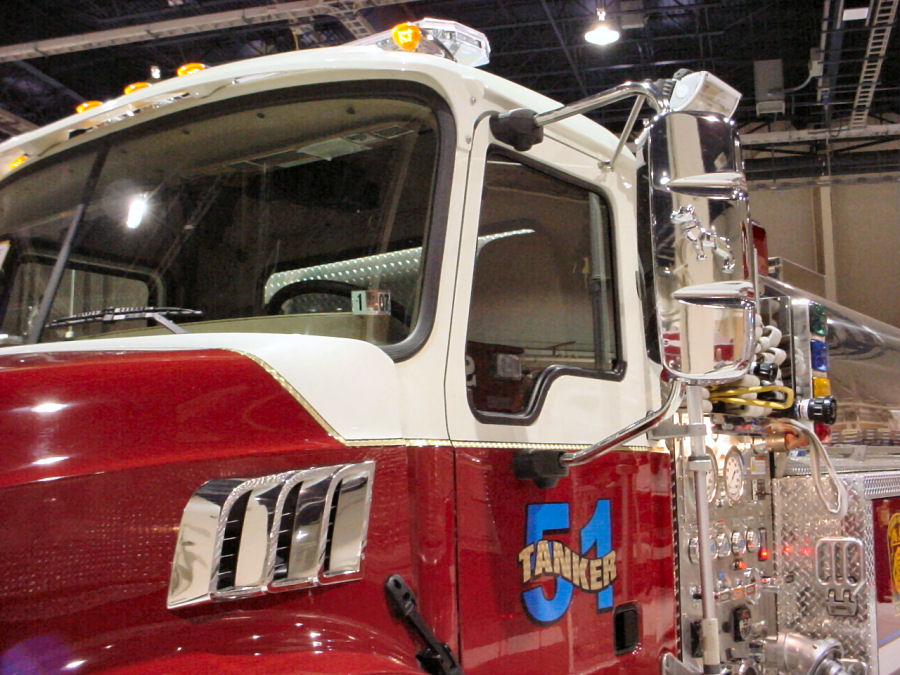 KME Elliptical Tanker 3000 gal/500GPM/Mack CT713/Mack 427HP