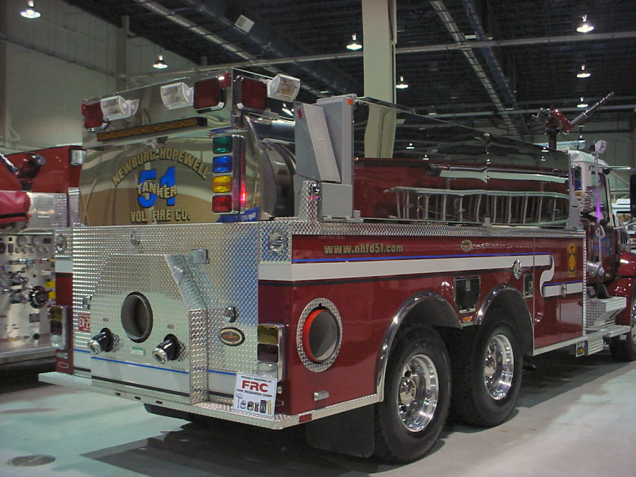 KME Elliptical Tanker 3000 gal/500GPM/Mack CT713/Mack 427HP