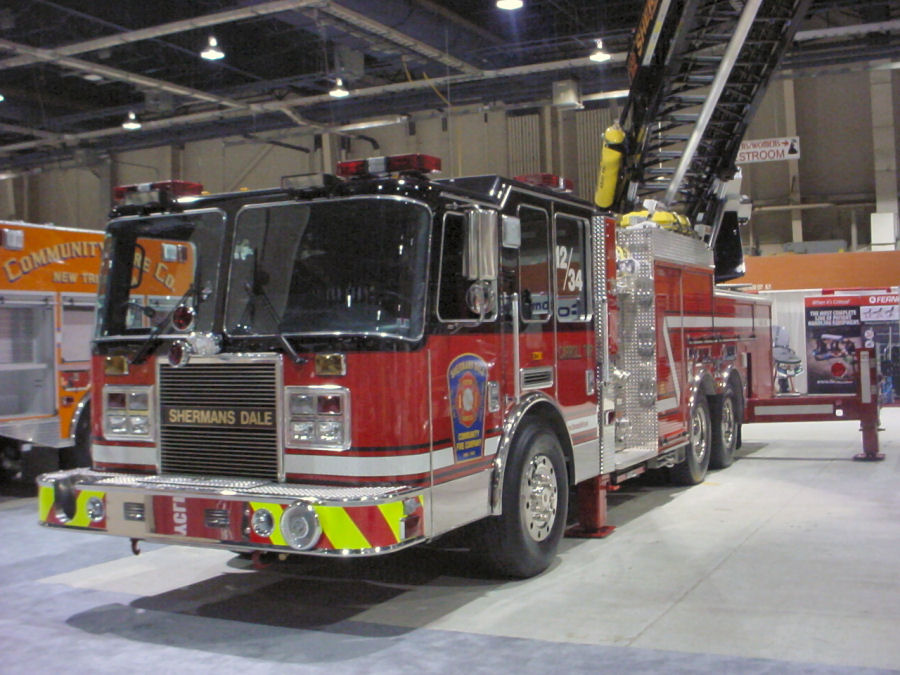 KME Aerialcat 100' Rearmount Ladder