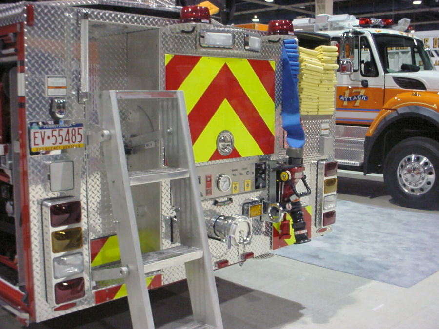 KME Aerialcat 100' Rearmount Ladder