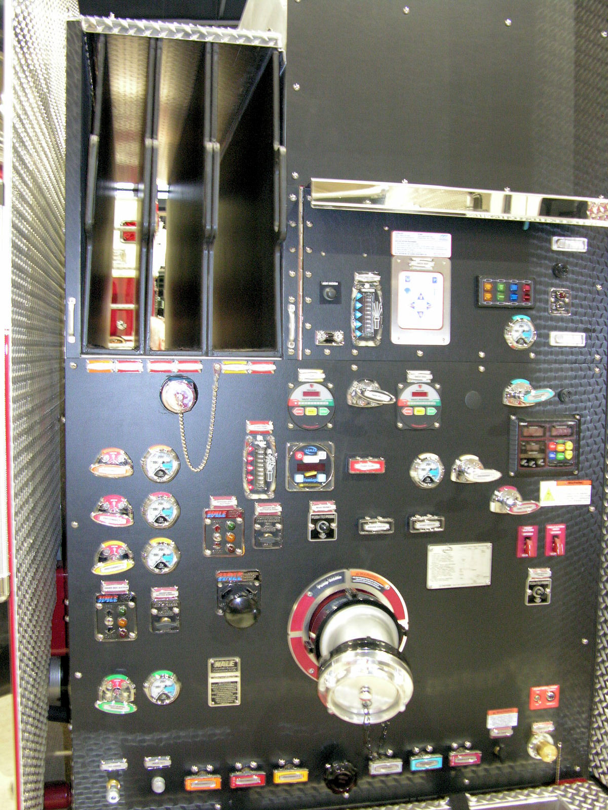 KME Custom Predator Pumper / MaxxForce 13 engine / Hale QMax 1500 gpm ...