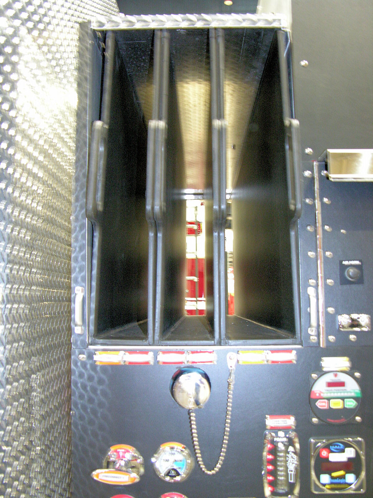 KME Custom Predator Pumper / MaxxForce 13 engine / Hale QMax 1500 gpm ...