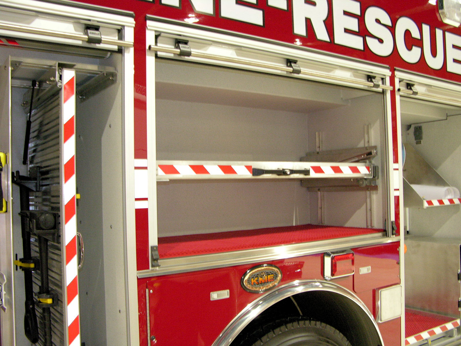 KME Custom Predator Pumper / MaxxForce 13 engine / Hale QMax 1500 gpm ...