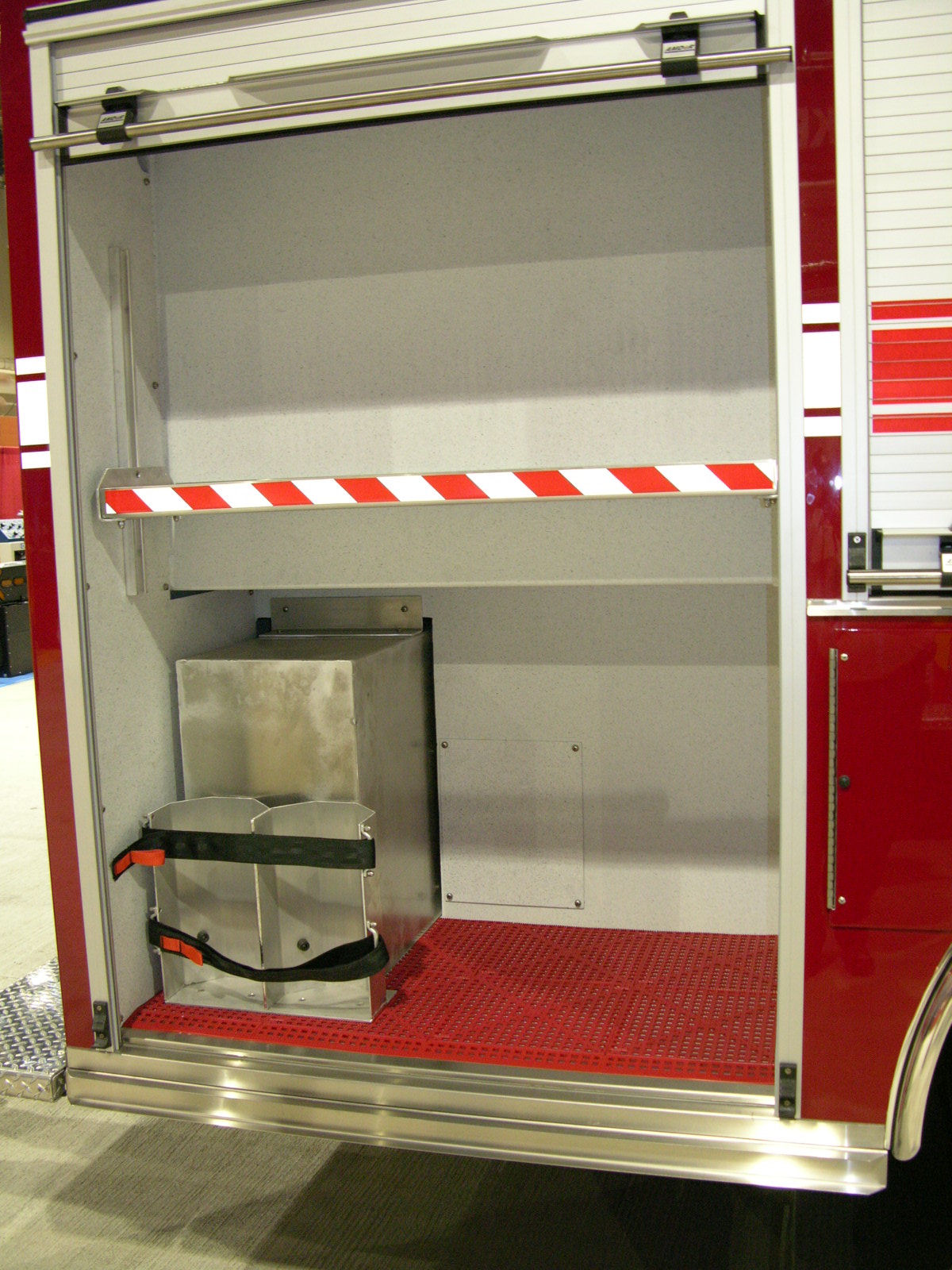 KME Custom Predator Pumper / MaxxForce 13 engine / Hale QMax 1500 gpm ...