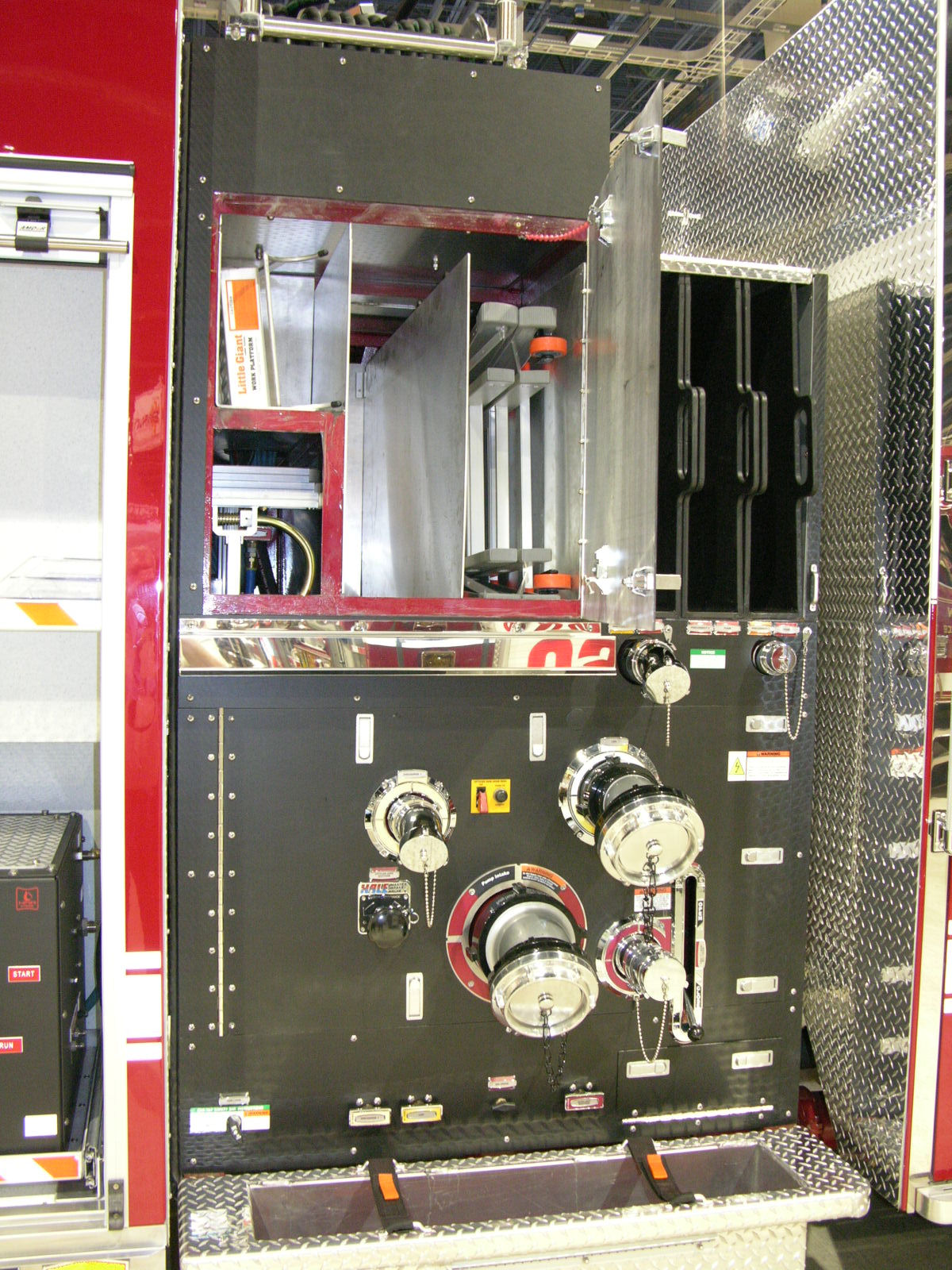 KME Custom Predator Pumper / MaxxForce 13 engine / Hale QMax 1500 gpm ...