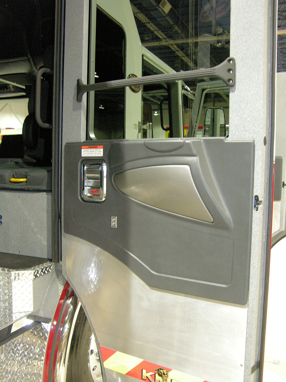 KME Custom Predator Pumper / MaxxForce 13 engine / Hale QMax 1500 gpm ...
