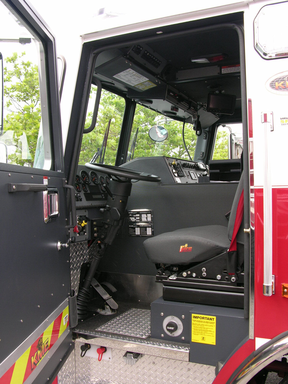 KME Custom Severe Servicer Pumper / MaxxForce 10 engine / Hale Q-Max ...