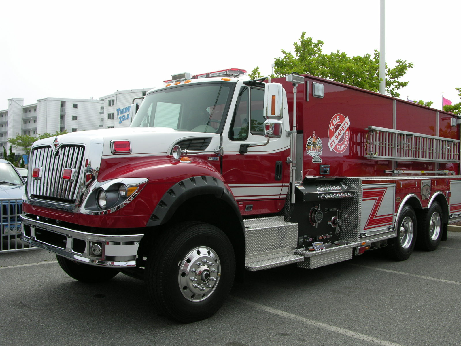 KME Eliminator Tanker / International 7600 SBA 6x4 / MaxxForce 13 ...