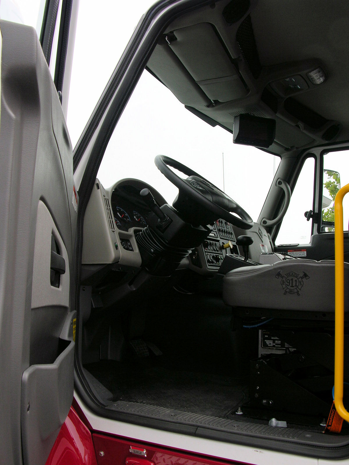 KME Eliminator Tanker / International 7600 SBA 6x4 / MaxxForce 13 ...