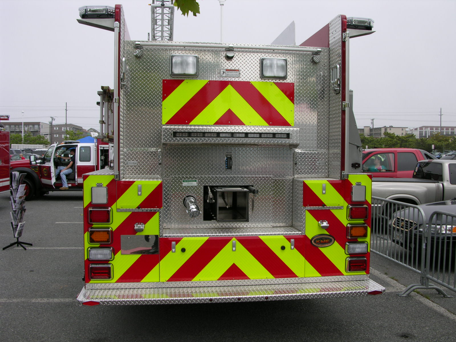 KME Eliminator Tanker / International 7600 SBA 6x4 / MaxxForce 13 ...